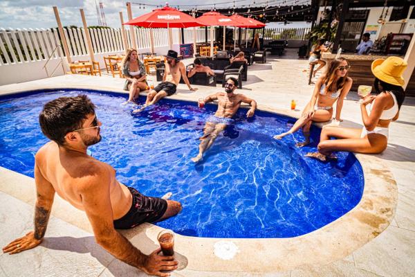 Nomads Party Hotel - Cancún