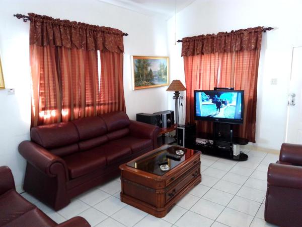 Fully Secured Gated 2br Home In Cdhome In Caribbean Estate - Jamaica