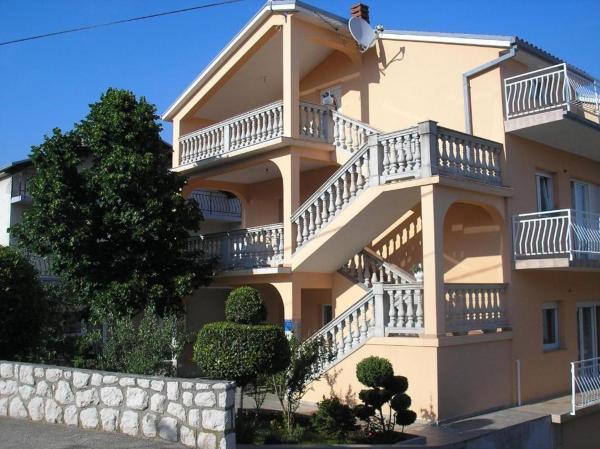 Apartments With Parking Space Novi Vinodolski - 20095 - Klenovica