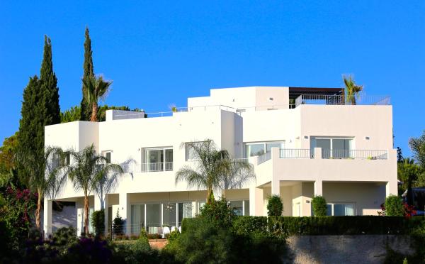 Exquisite Villa Near Beach - Heated Pool - Marbella