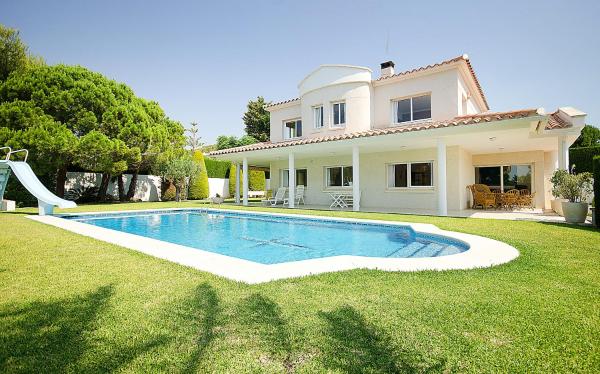 R11 Casa Blanca Con Gran Jardin Y Piscina - Calafell