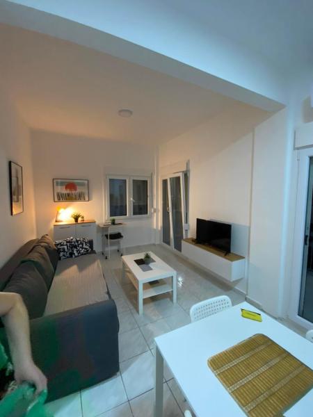 Sunny Peraia Apartment - Thessaloniki Airport Makedonia (SKG)