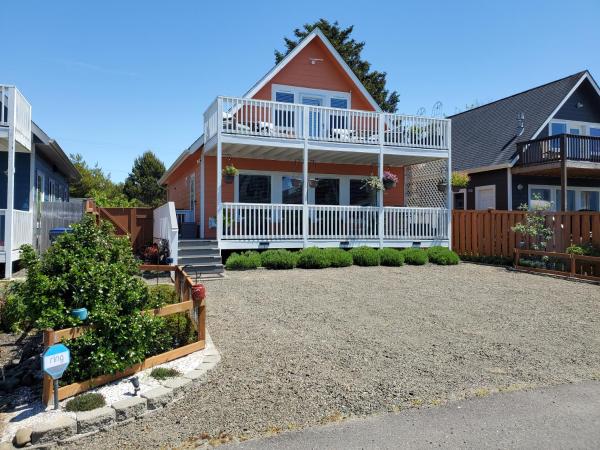Sunkissed - 90 Seconds To Beach, Firepit, Privacy Fenced Yard, Gardens - Pacific Beach, WA
