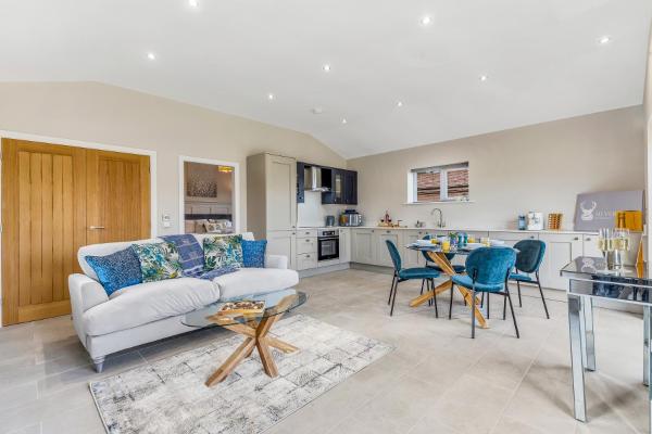 Silver Stag Properties, Luxury Cabin W Sk Bed - Warwickshire