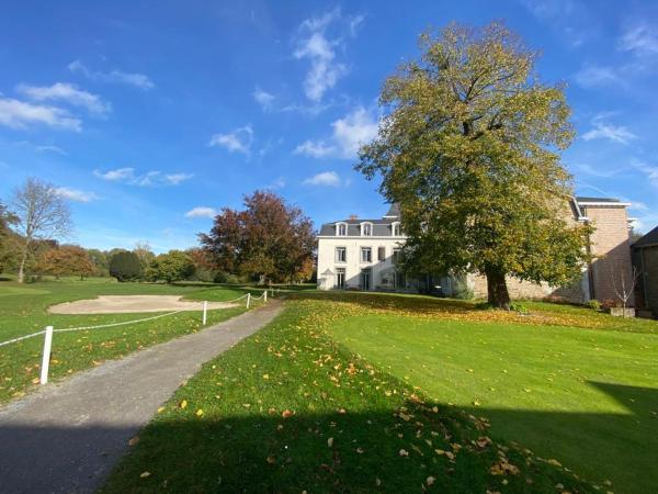 La Chambre Du Château Du Golf De Bernalmont - Liège
