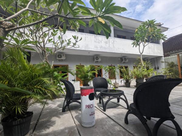 Rumah Pagar Merah Homestay - Yogyakarta