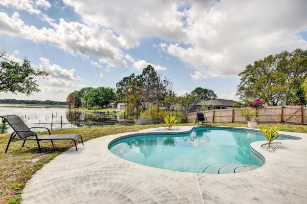 Screened Porch Waterfront Home In Deltona! - Deltona, FL