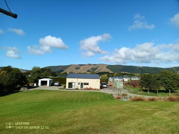 Flying Plate Saloon - Waimate