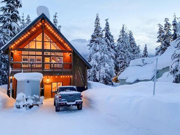 Walk-in Skiing/tubing Across At Summit East - Snoqualmie Pass, WA