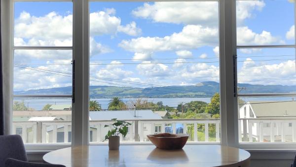 Lake, Mountain View Cottage - Ngongotahā