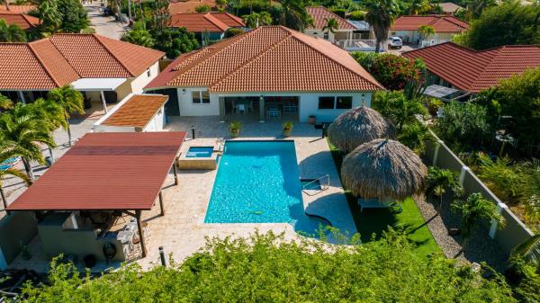 Gorgeous Mansion Private Pool Outdoor Kitchen - Aruba