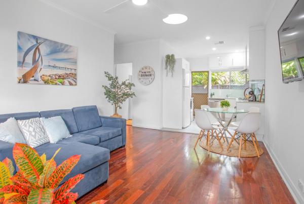 Stylish Beachside Comfort: Your Brighton Retreat - Adelaide