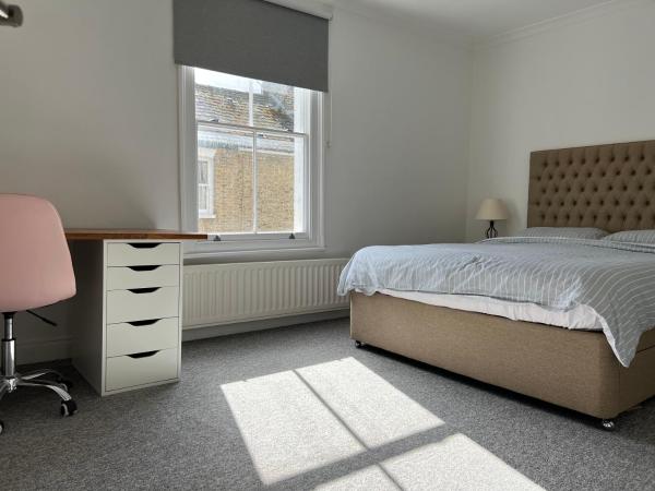 200m To Botanical Garden 3 Bedroom Victoria House - Essex