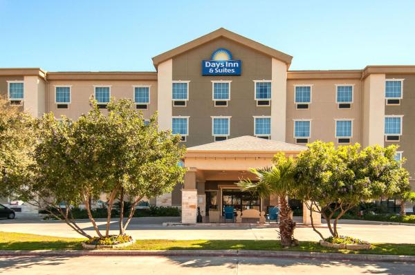 Days Inn & Suites By Wyndham San Antonio Near Frost Bank Center - Universal City, TX