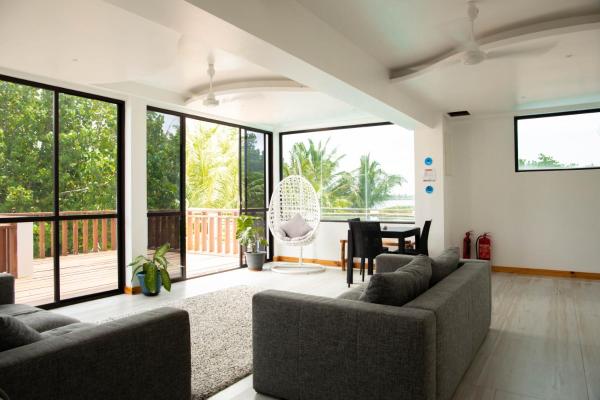 Room In Bb - Master Suite Family Room With Views To The Lagoon And Indian Ocean - Maldives