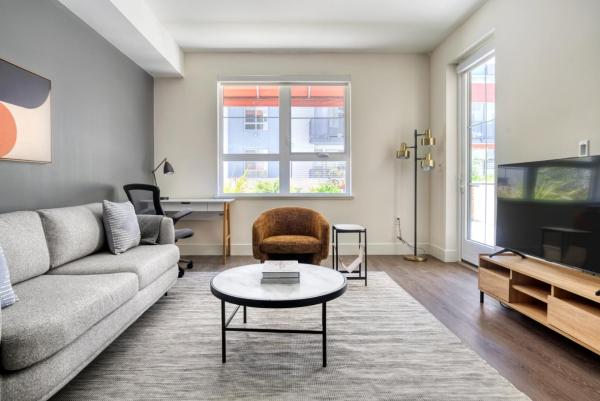 San Mateo 1br W Gym Roof Wd Nr Caltrain Sfo-1044 - Burlingame, CA