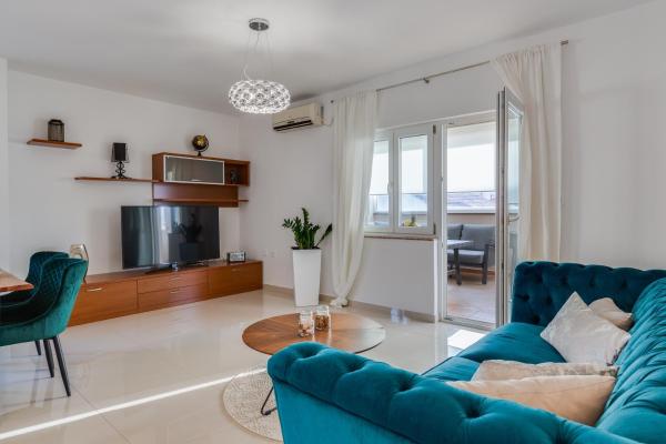 Elegant Two Bedroom Apartment - Sukošan