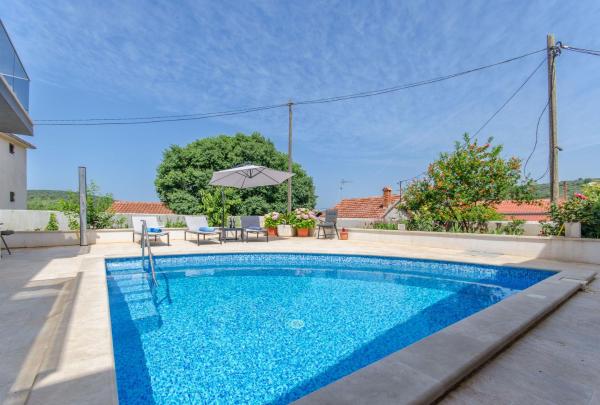 Apartments Villa La - Seget Vranjica