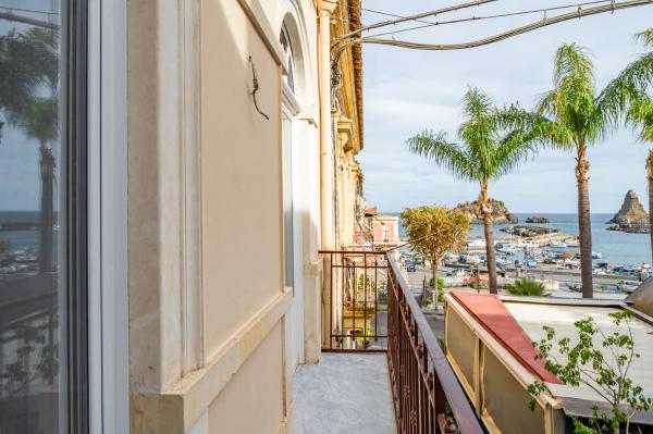 Seaview Modern Apartment With Balcony - Aci Castello