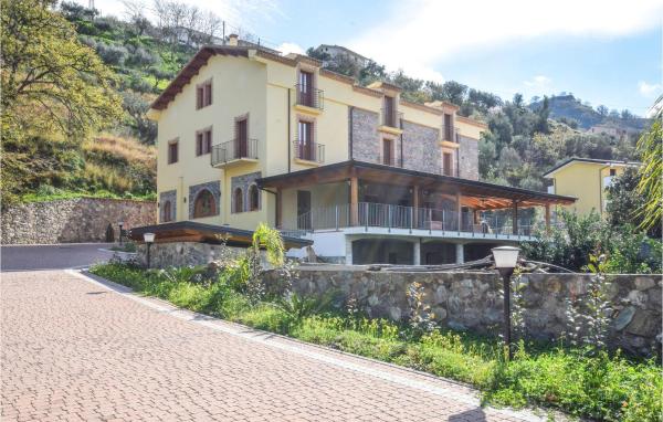 Lovely Apartment In Longobardi Marina - Lago