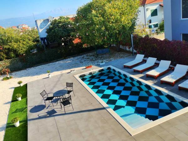 Holiday Home Nino With Amazing Swimming Pool - Split
