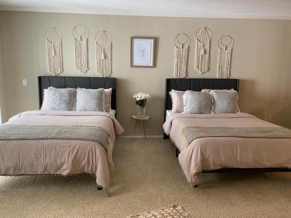 Amazing Universal Studios Loft Free Parking - Hollywood, CA