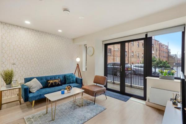 Elegant 2br In Bedford, Parking, Free Wifi, Gym And Cinema Room - Bedford