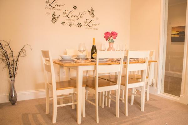 Stunning 3 Double Bedroom Apartment - *Town Centre / Near Beach* - Northumberland