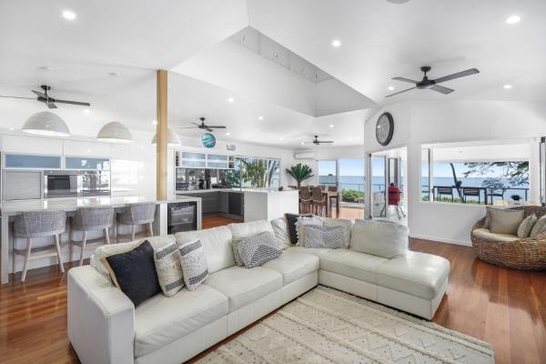 Belle Escapes Seachange At Clifton Beach Luxury Beachfront Home - Palm Cove