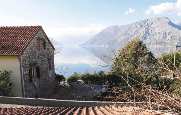 3 Bedroom Awesome Home In Dobrota - Kotor