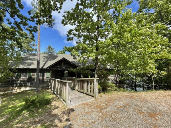 C17, Three Bedroom, Three Bath Log-sided, Luxury Harbor North Cottage With Hot Tub Cottage - Arkansas