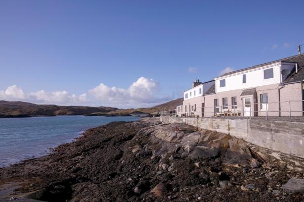 Jetty Cottage, A Self-catering Cottage Sitting On The Jetty, With Sea View - Harris
