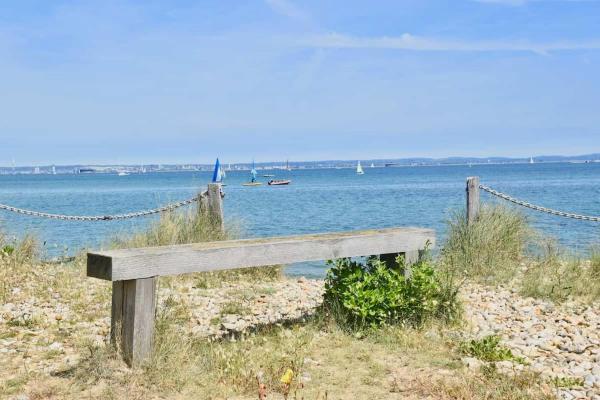 12a Solent Landing Direct Beach Access - Isle of Wight