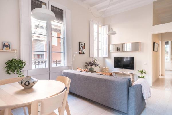 Light, Cozy Terrace And Local Life In Gracia -
