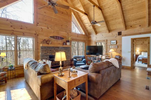 Family-friendly Jasper Cabin With Deck! - Jasper, GA