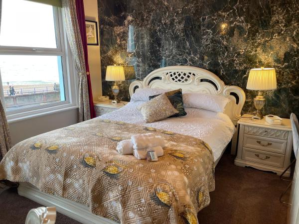 "The Italian" Seafront Apartment - Eastbourne