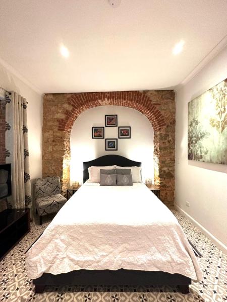 Elegant 1br Apartment In The Historic Casco Antiguo, Panama - Panama City
