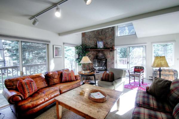 K1 Gore Creek Meadows - Private Hot Tub, Spacious Duplex, Mountain Views - Vail, CO