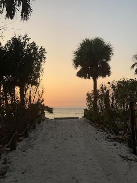 North Captiva Island Steps To Private Gulf Beaches Pools Hot Tub Golf Cart - North Captiva Island, FL