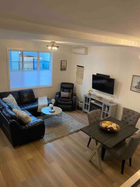 Adorable 1 Bedroom Suite- A Skip To Galloping Goose - 蘭福德
