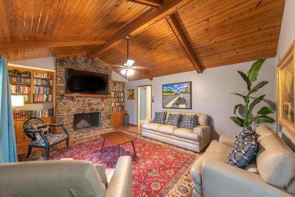 A Pleasant Home For Your Living Pleasure - Arkansas