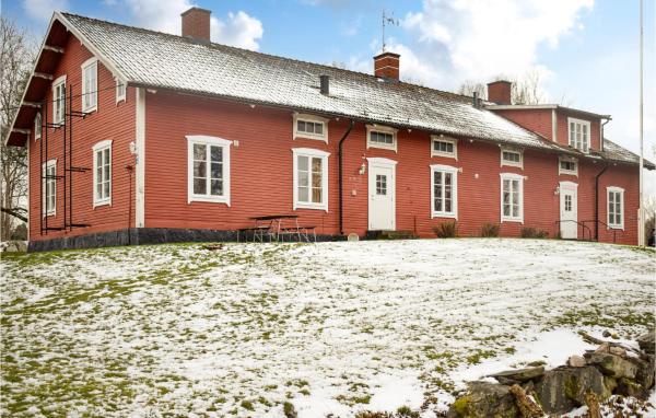 4 Bedroom Lovely Apartment In Orrefors - Nybro