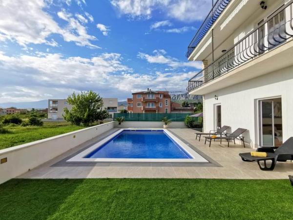 Villa Pitunitum With Private Heated Pool - Split