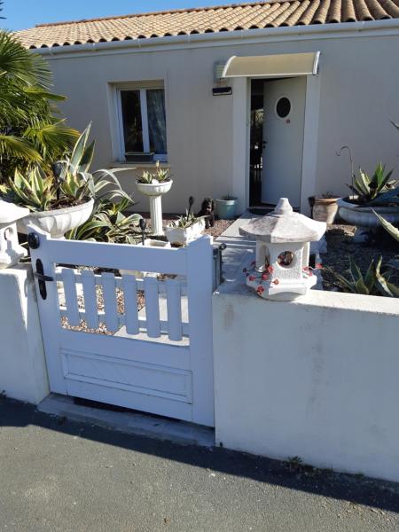 Chambre Lit Double Dans Pavillon , Chez Lilyanne - Rochefort, France