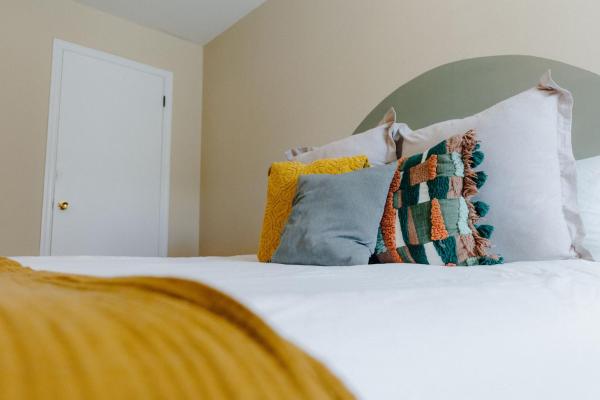 Centrally Located 3br Overton Square Fast Wifi Free Parking Yes Pets - Tennessee