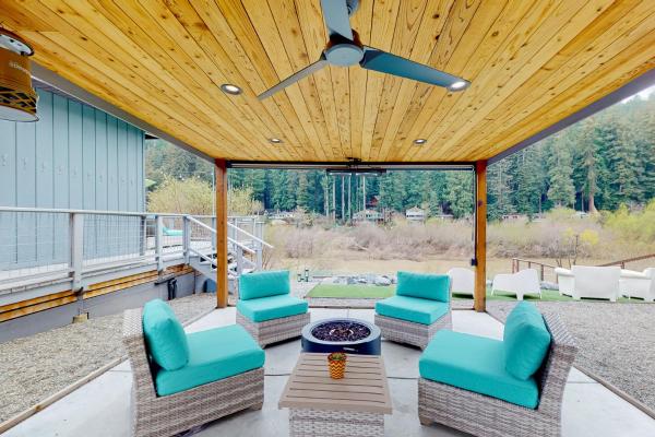 Riverfront Escape - Occidental, CA