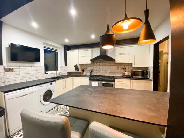 Shrivenham - Spacious Home, High Speed Wi-fi, Free Parking, Garden - Swindon