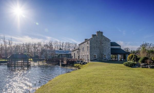 Borwick Lakes Holiday Caravan (Partial Lake View) - Carnforth