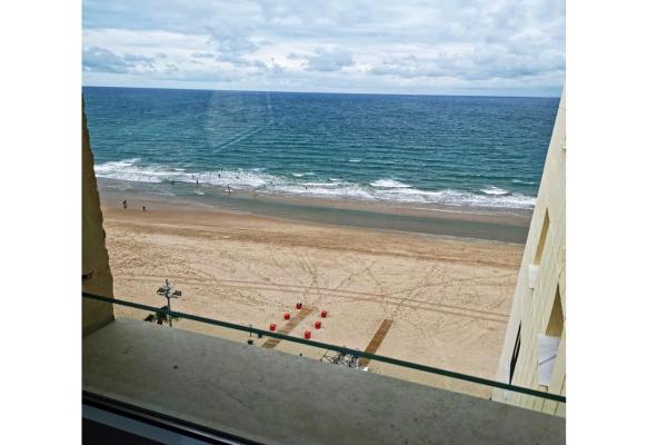 Romántica Vista Al Paseo Marítimo De Cádiz - Cádiz