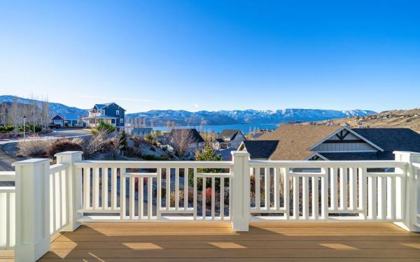 Lakeview Landing #16 With Carriage House - Washington